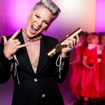 P!nk - Split Personality — слушать песню онлайн, бесплатно в хорошем ...